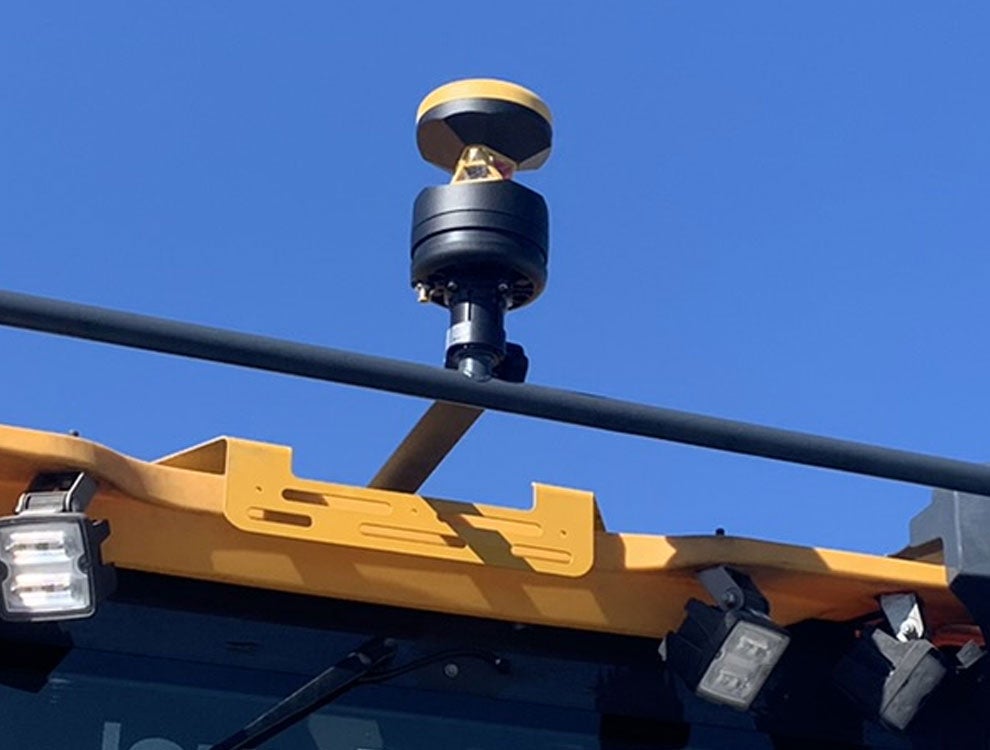 Total station machine control for construction equipment